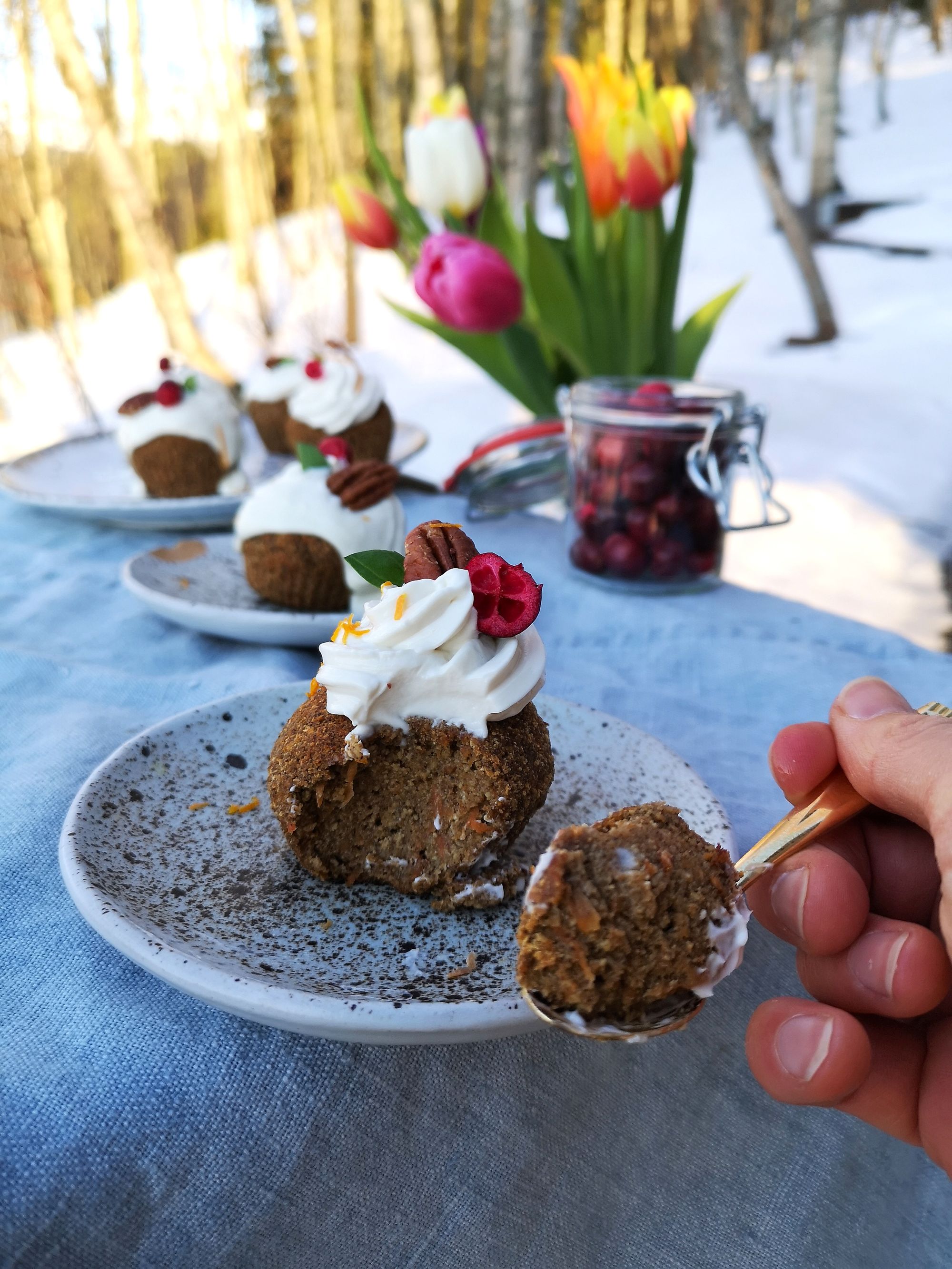 Glutenfria och veganska muffins med morotskakssmak, bakat med tofu i!